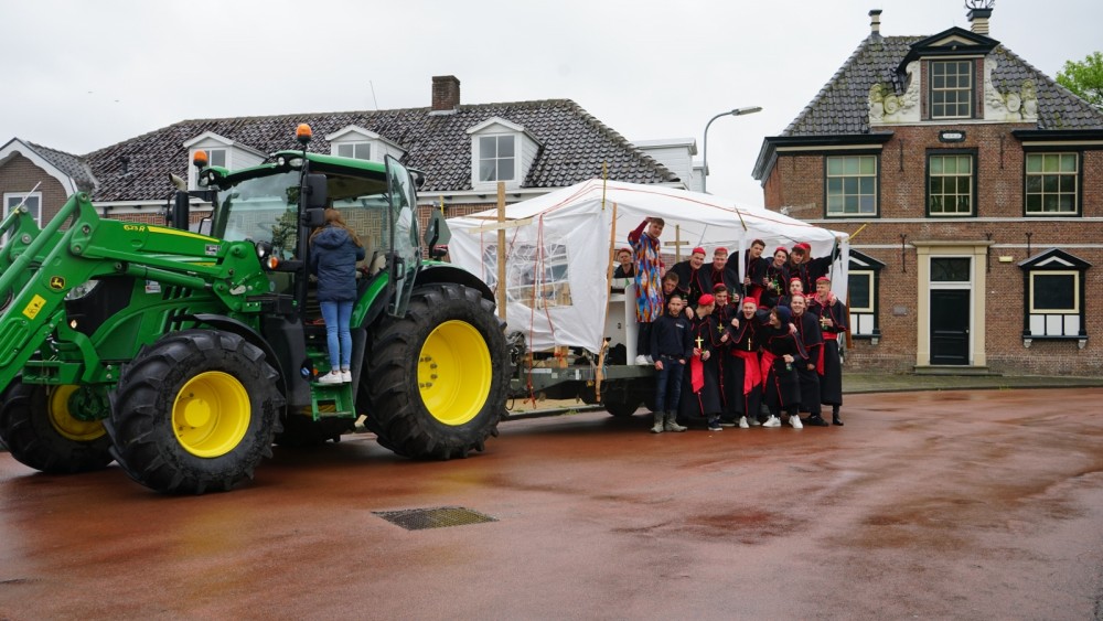 Toch platte kar tijdens kermis Venhuizen, al zitten er dit jaar weinig ...
