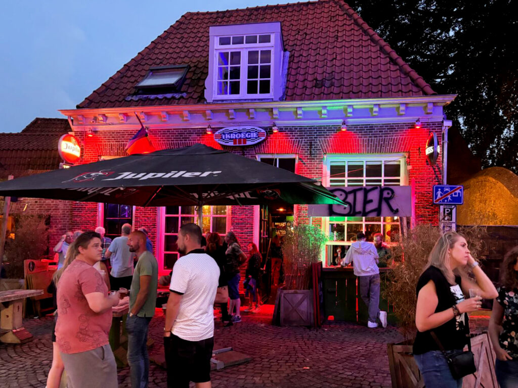 Daniël Drommel stopt als eigenaar van café ’t Kroegie in Hoorn: "Ik ...