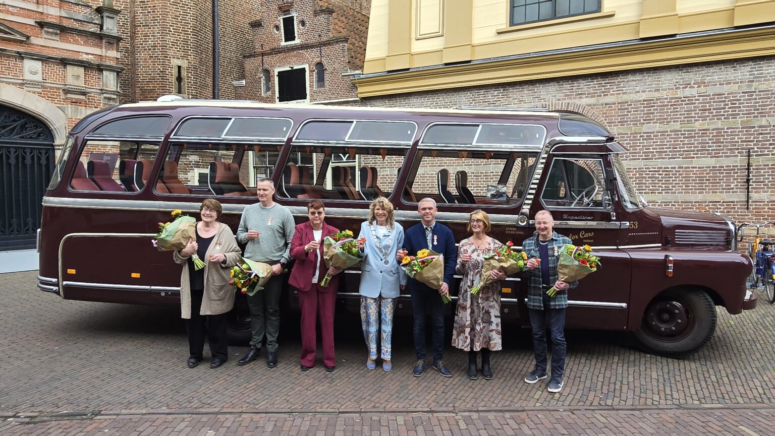 In Beeld: 48 West-Friezen onderscheiden tijdens jaarlijkse Lintjesregen ...